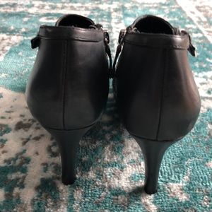 me too | Shoes | Cutest Me Too Black Leather Ankle Boots Sz 85 | Poshmark